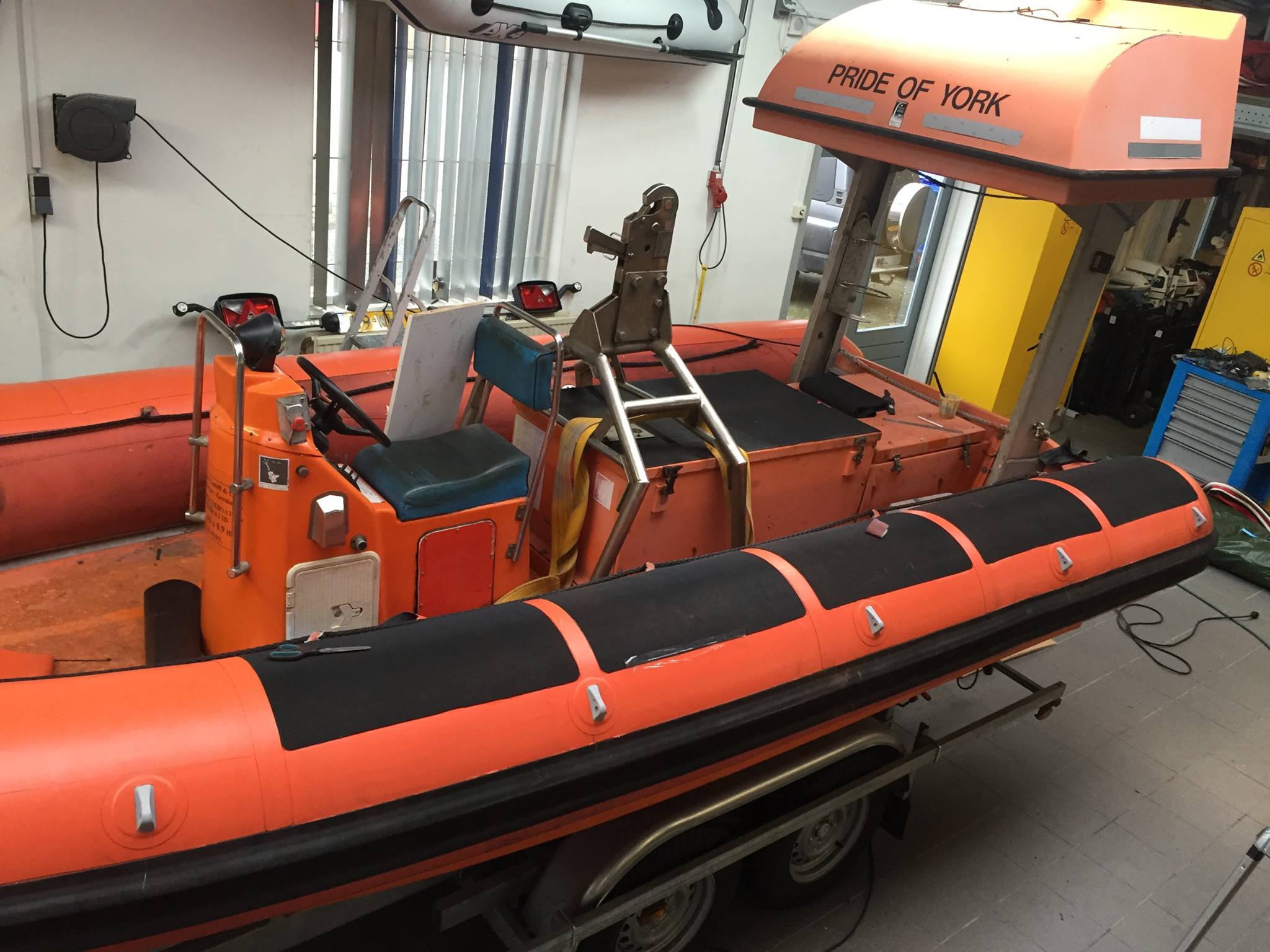 Reparatie reddingsboot Pride Of York - Hebor Watersport